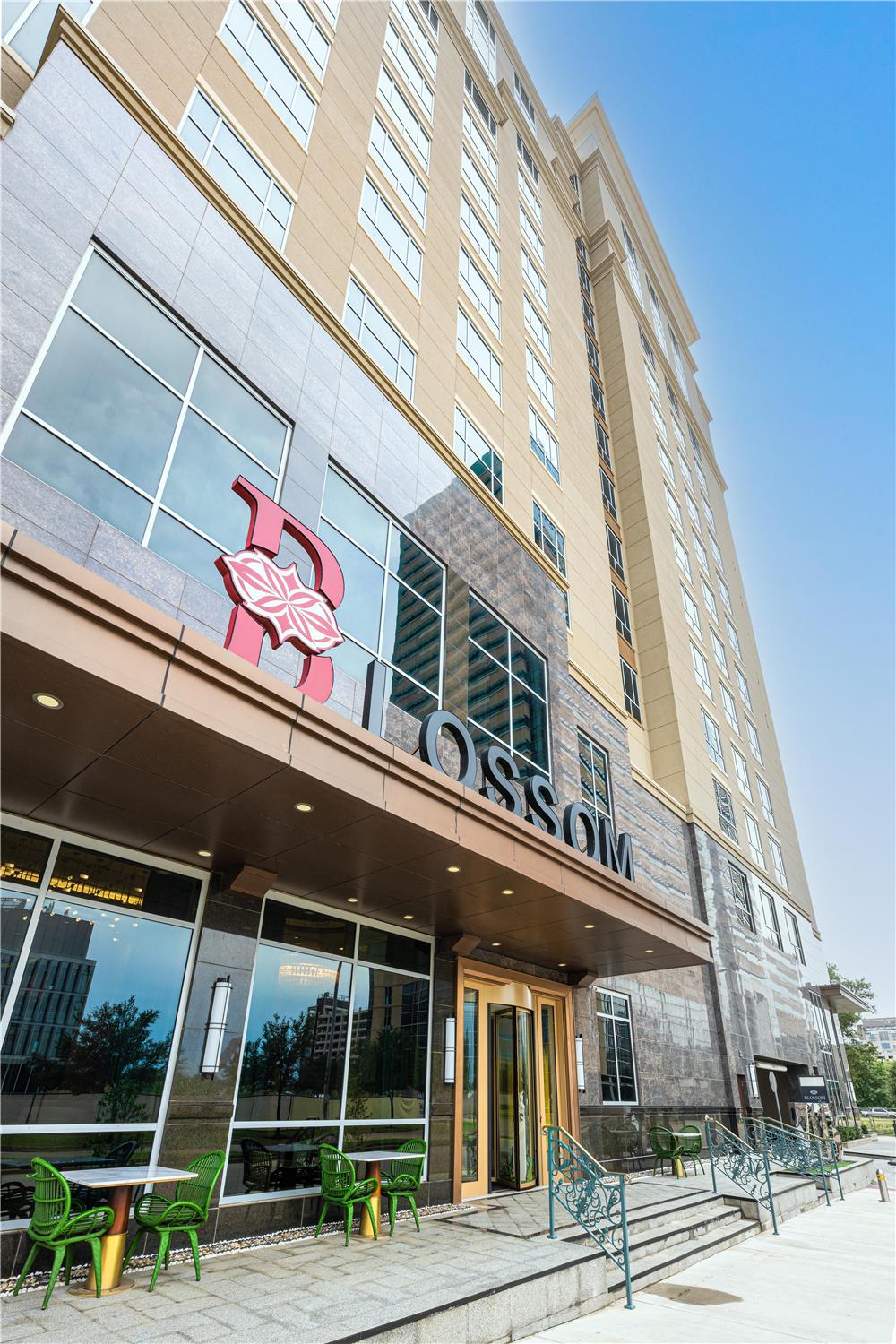 Book Available Rooms at this hotel from 2026-01-30 with Apogee Travel
