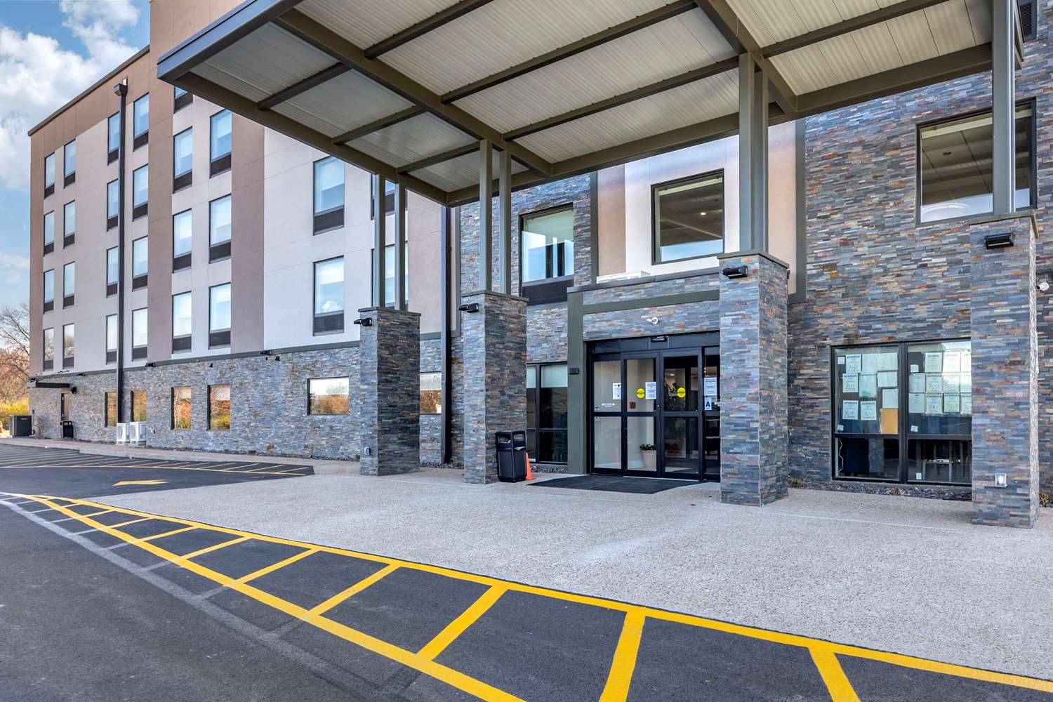 Book Available Rooms at this hotel from 2026-02-15 with Apogee Travel